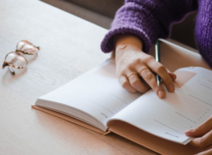 How to Write And Keep a Journal: Mastering the Art of Diary Writing ...